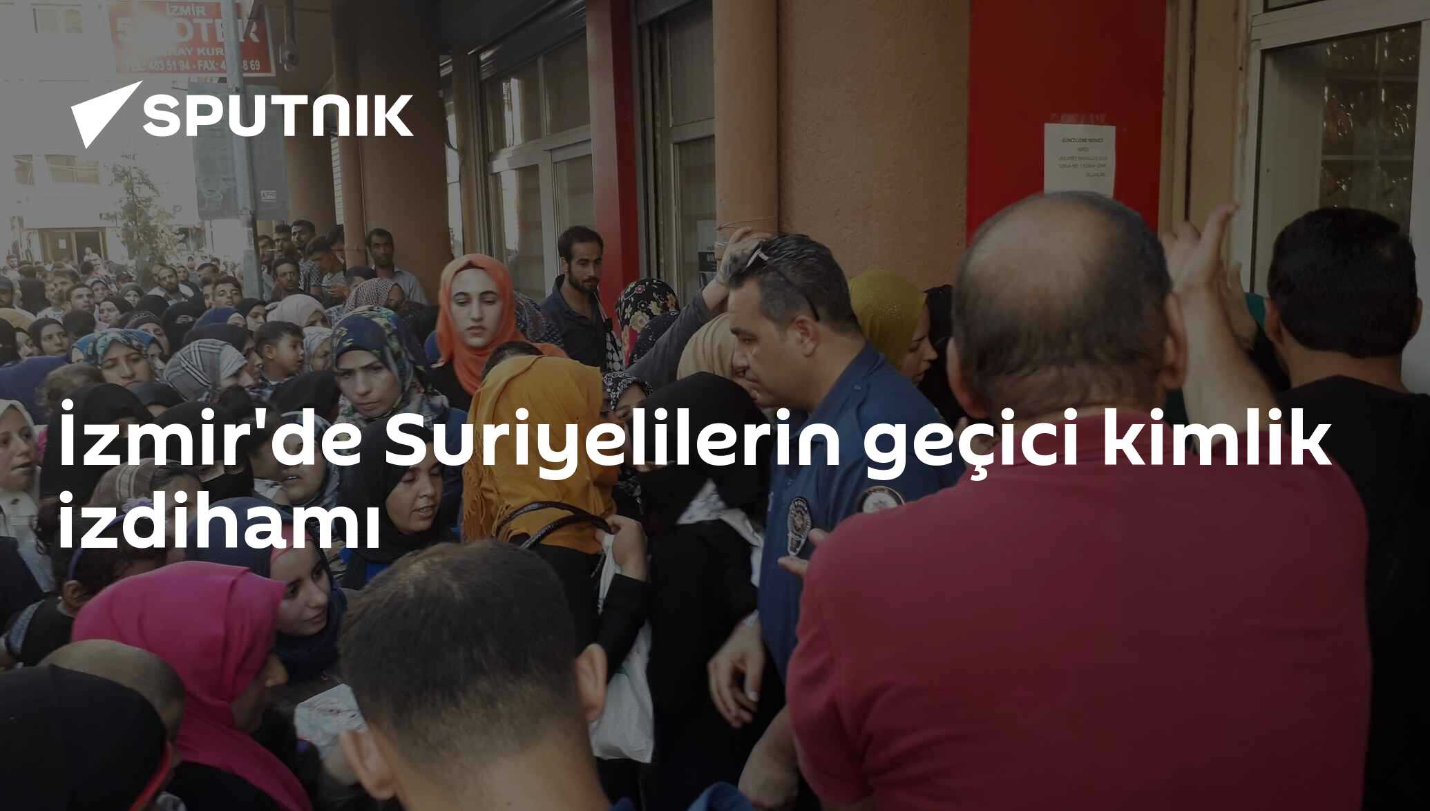 İzmir'de Suriyelilerin geçici kimlik izdihamı - 01.08.2018, Sputnik Türkiye