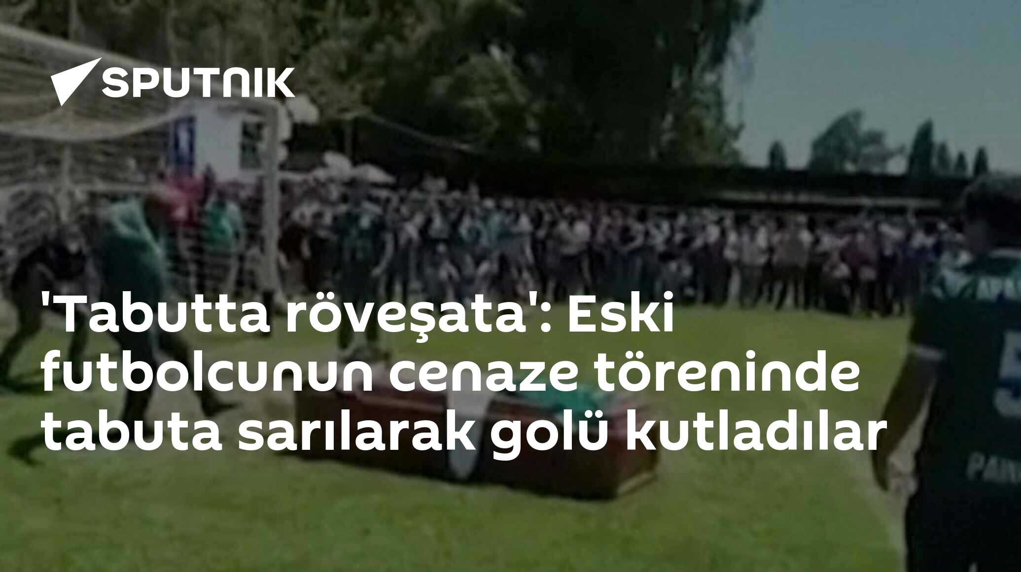 'Tabutta röveşata': Eski futbolcunun cenaze töreninde tabuta sarılarak ...
