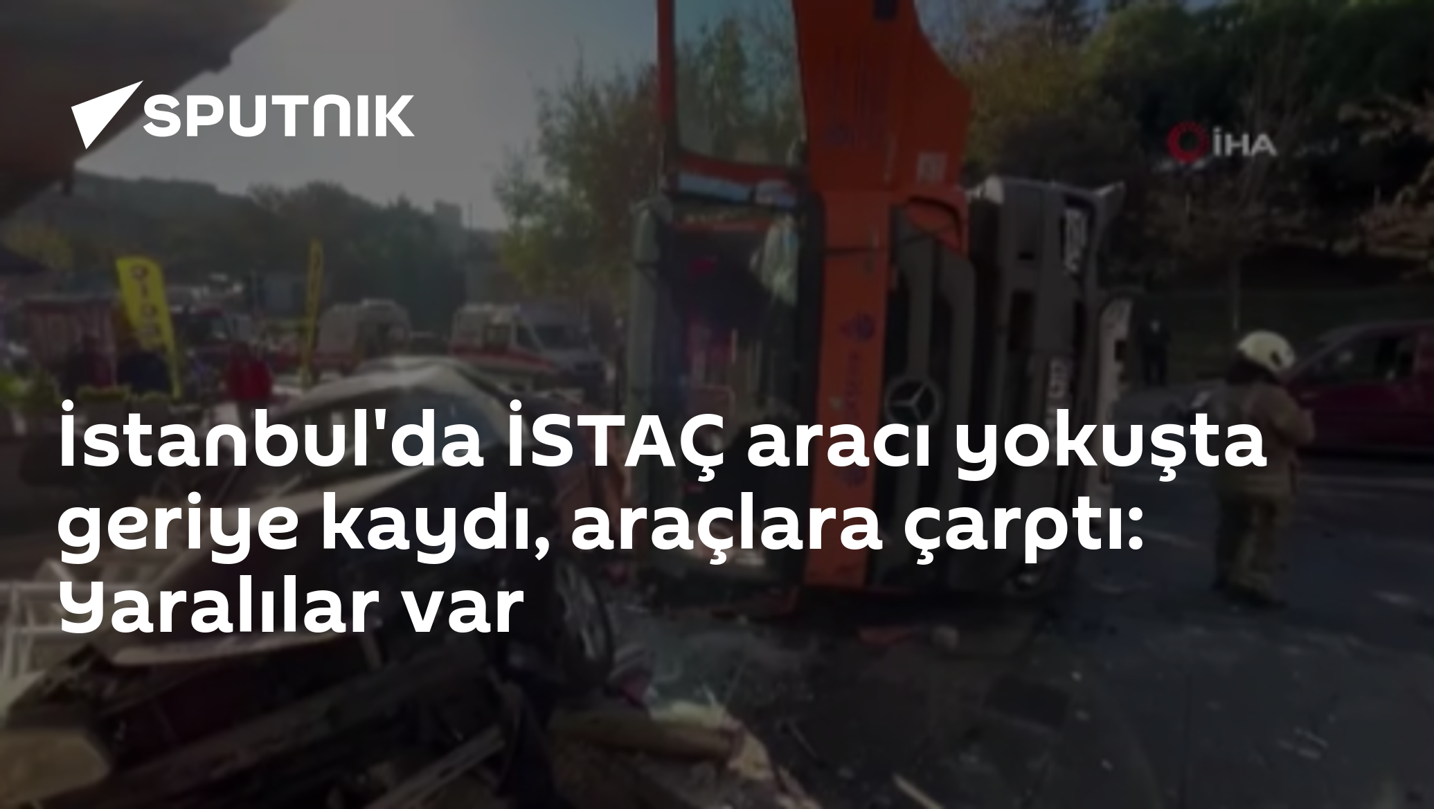 İstanbul'da İSTAÇ aracı yokuşta geriye kaydı, araçlara çarptı ...