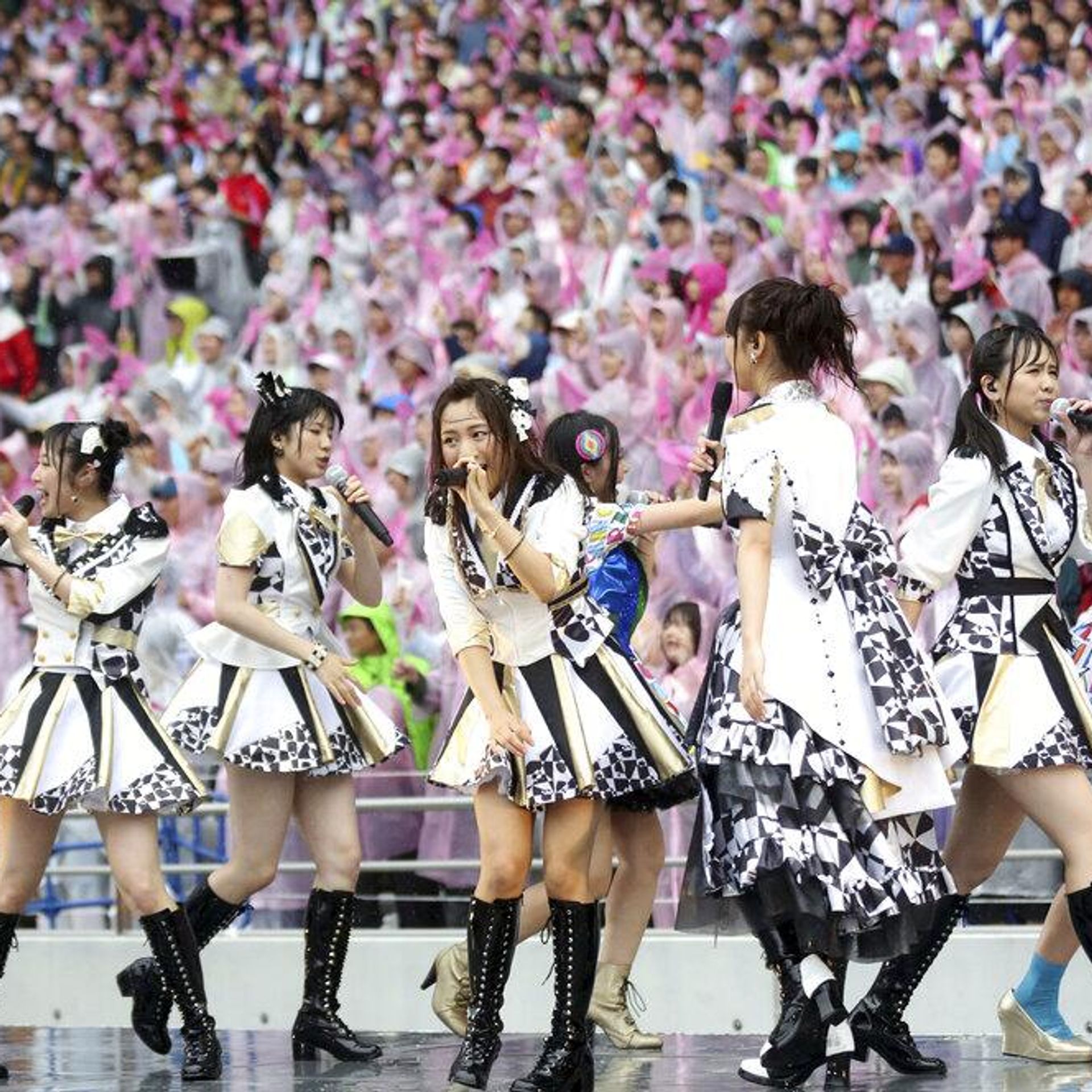 Yapay zeka yazdı, hayranlar seçti: Ünlü Japon kız grubu AKB48 ...