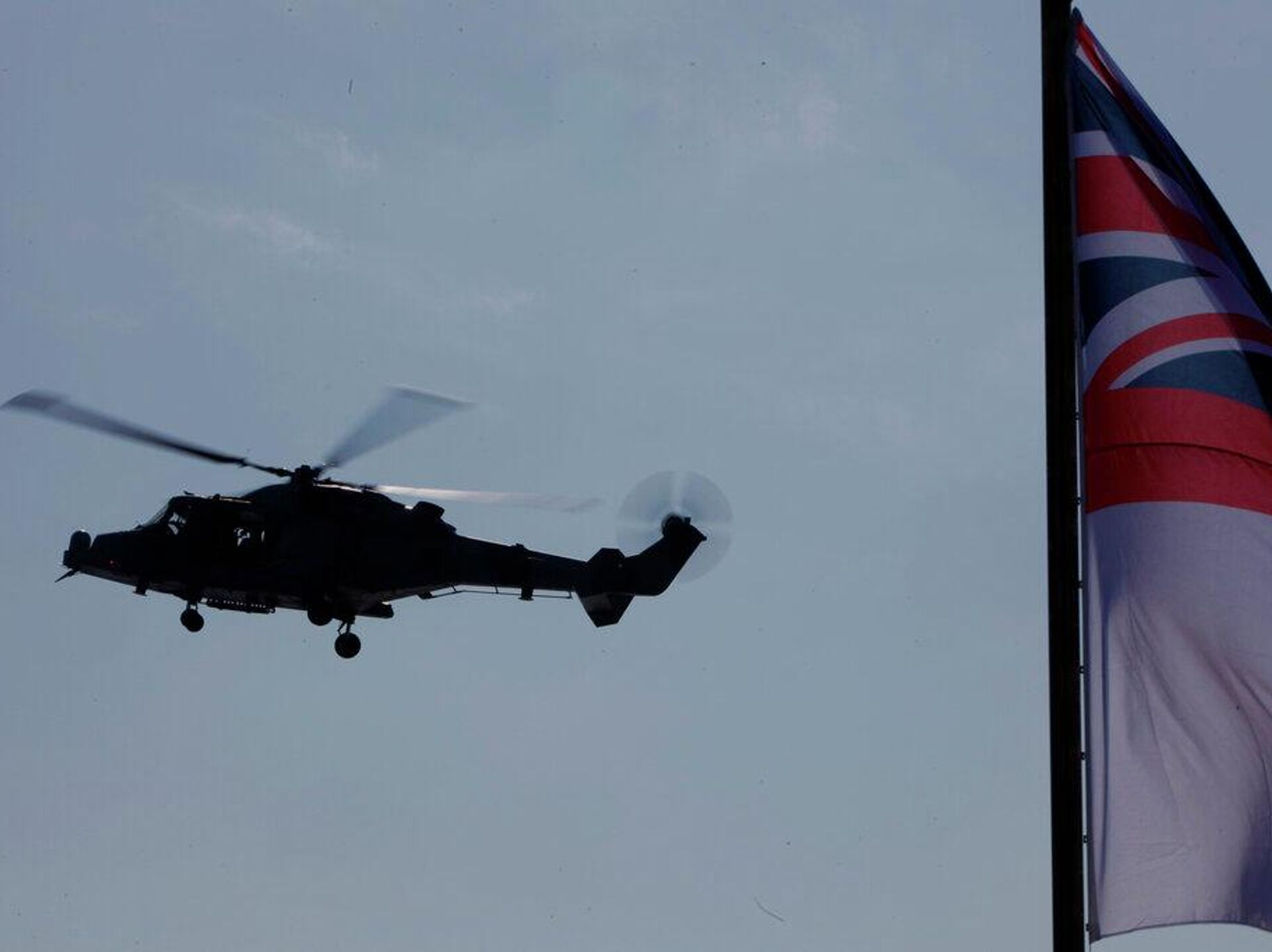 İngiltere Kraliyet Donanması’nda helikopter kazası: 3 asker hayatını ...